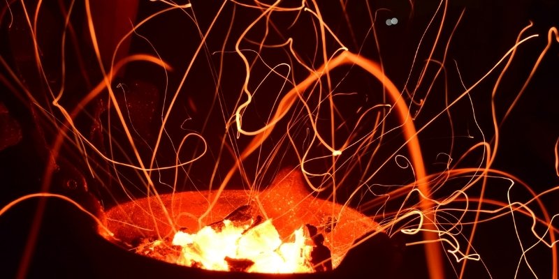 How Do You Keep Fire Pits From Sparking? | Expert Tips From Walden ...